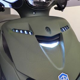 Grille de revêtement LED Piaggio Zip (avec façade SP)